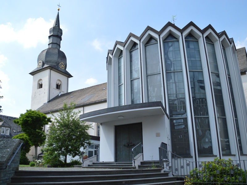 Parish church of St. Walburga with treasury - Sauerland.com