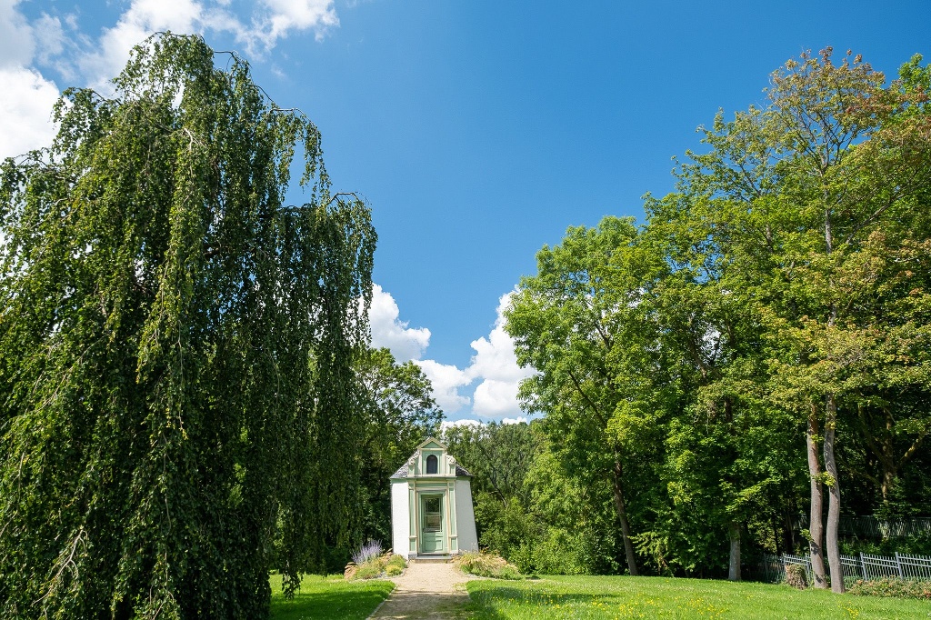 Classicist garden shed - Sauerland.com